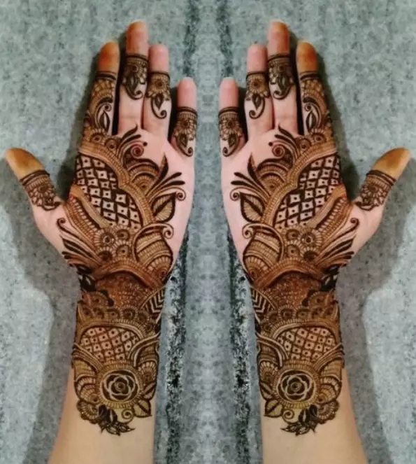 Indo-Arabic-Ring-Ceremony-Mehndi-Designs-for-Engagement-Bride - Infifashion